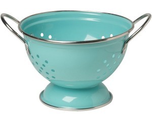 I Never Thought Of Using A Vintage Colander Like This But I LOVE IT ...