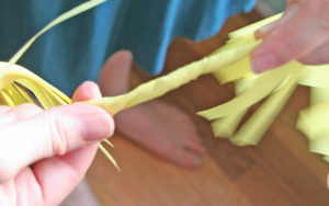 Twisting Up Strands Of Tissue Paper Makes The Most Beautiful Party ...