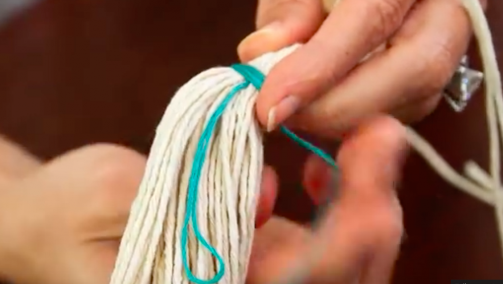 This Embroidery Thread Gets Quickly DIY'ed Into The Cutest Accessory ...