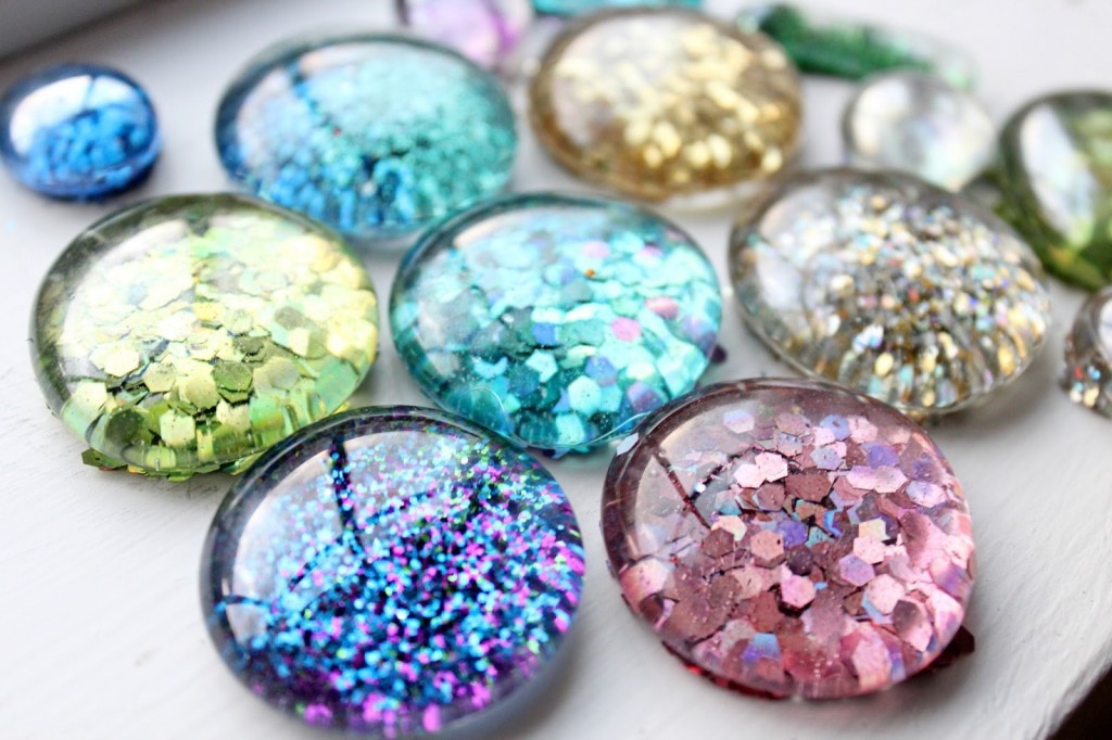 These DIY Glittery Glass Pebbles Are So Fun And Pretty...And USEFUL ...