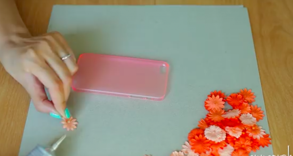 This Phone Case Gets A Makeover Better Than Any Store-Bought Case ...