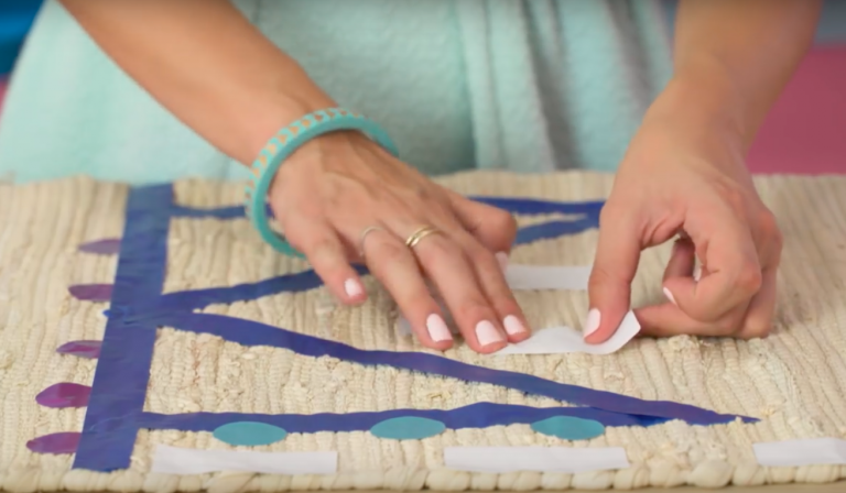 She Uses Tape And Stickers To Decorate This Rug But The Stunning ...